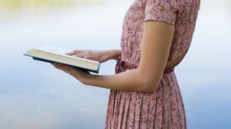 15 Characteristics of a Godly Woman