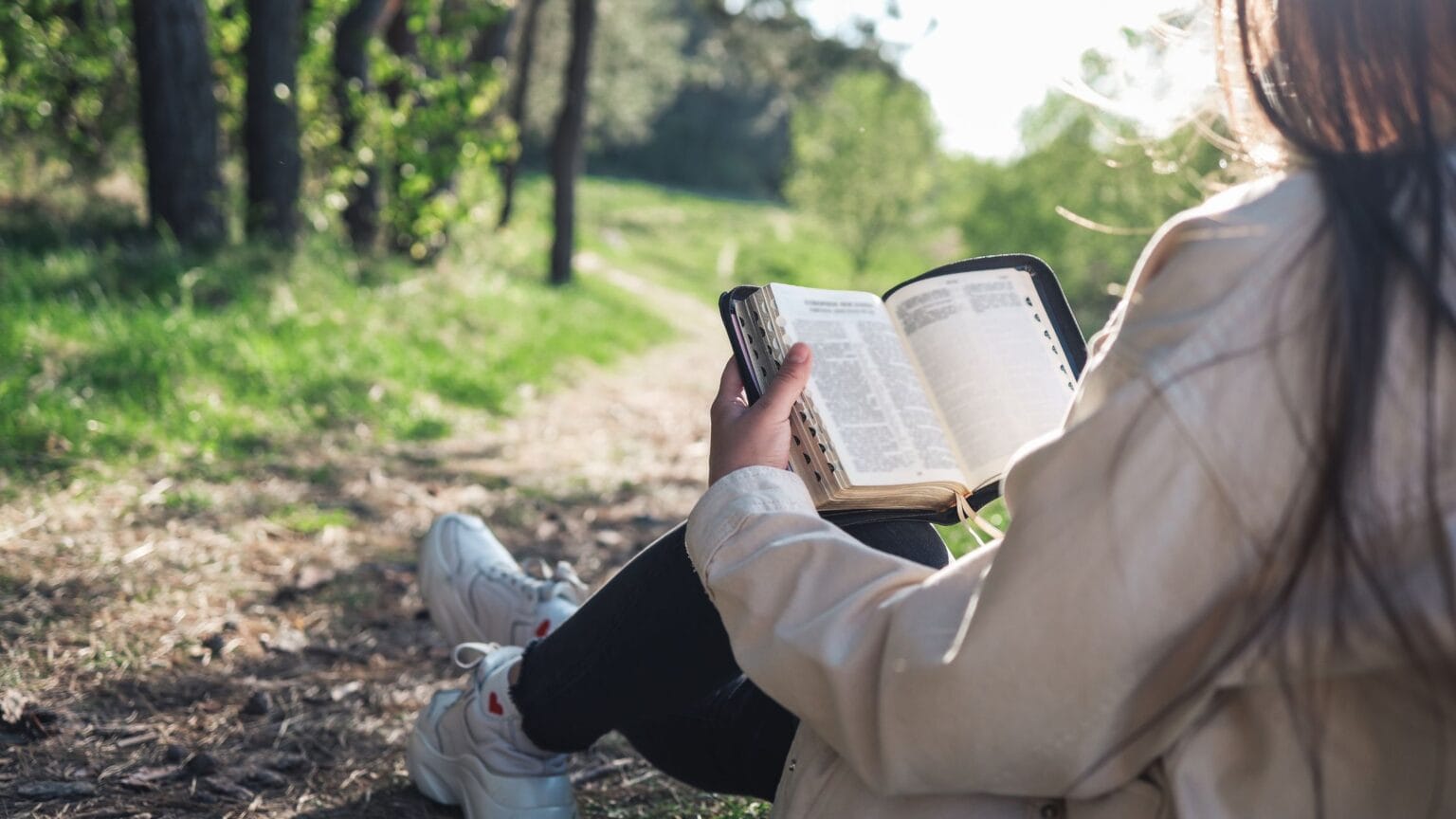 25 Bible Verses About Leaning on God